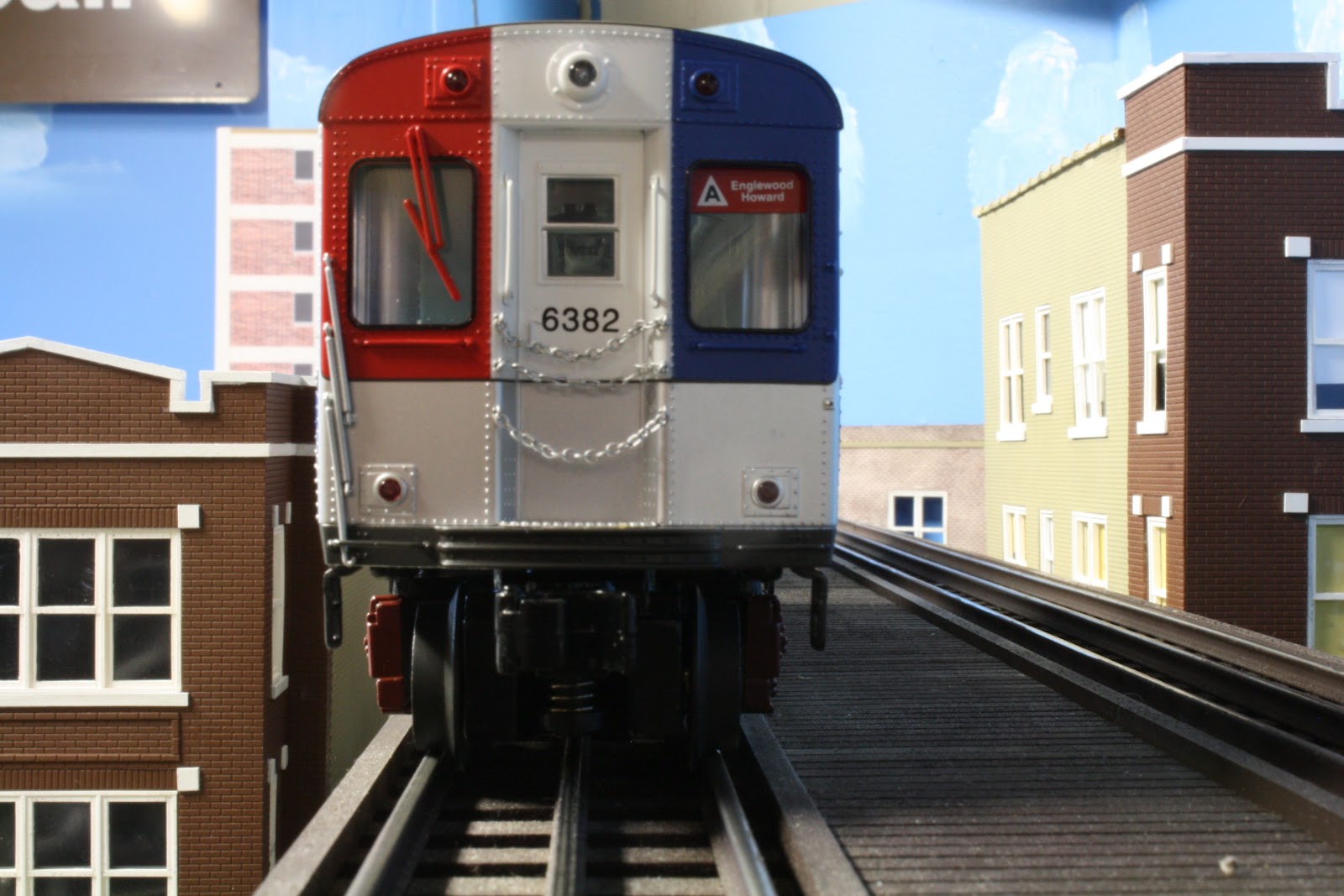CTA O Scale L Layout: MTH 6200 Bicentennials
