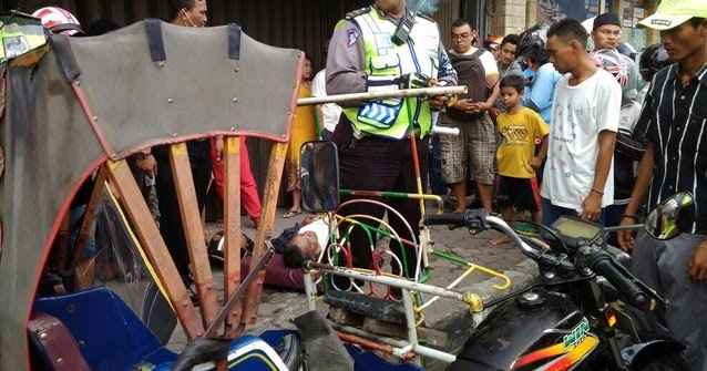 Ban meletus, pengemudi becak bermotor tewas - BACA BERITA INDONESIA