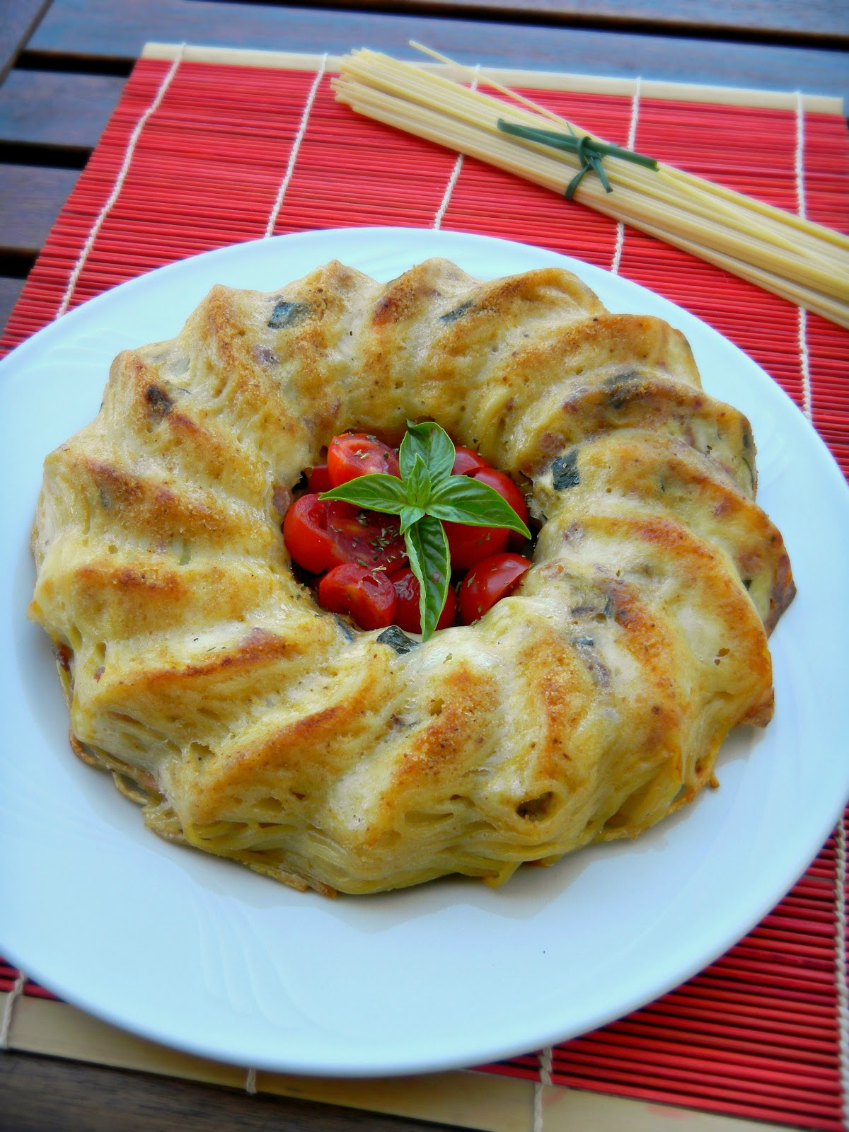 DOLCEmente SALATO: Timballo di spaghetti con zucchine, caciotta e pancetta