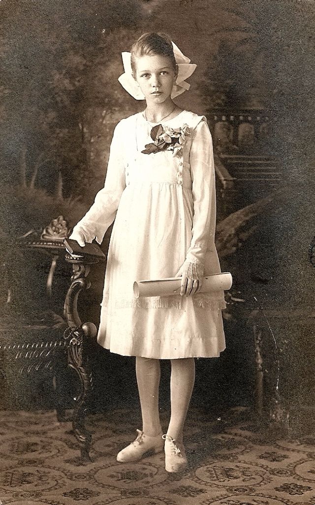 21 Charming Photos of the Graduates From the Late 19th and Early 20th ...