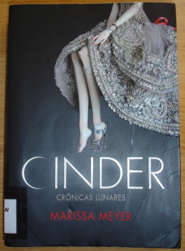 De camino al Sol Naciente: Crónicas Lunares (I): Cinder