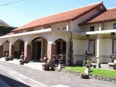 Memomemoan: Memburu Gedung (murah, hehehe)