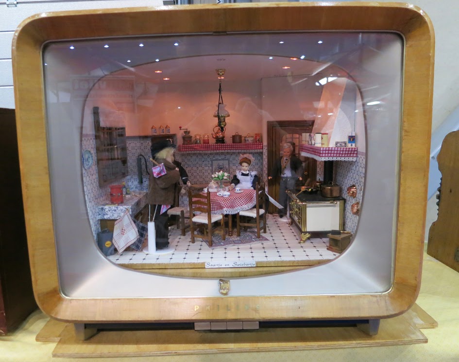 Wat maakt ze nu weer?: Knotsgekke kaartendagen en kijkdozen