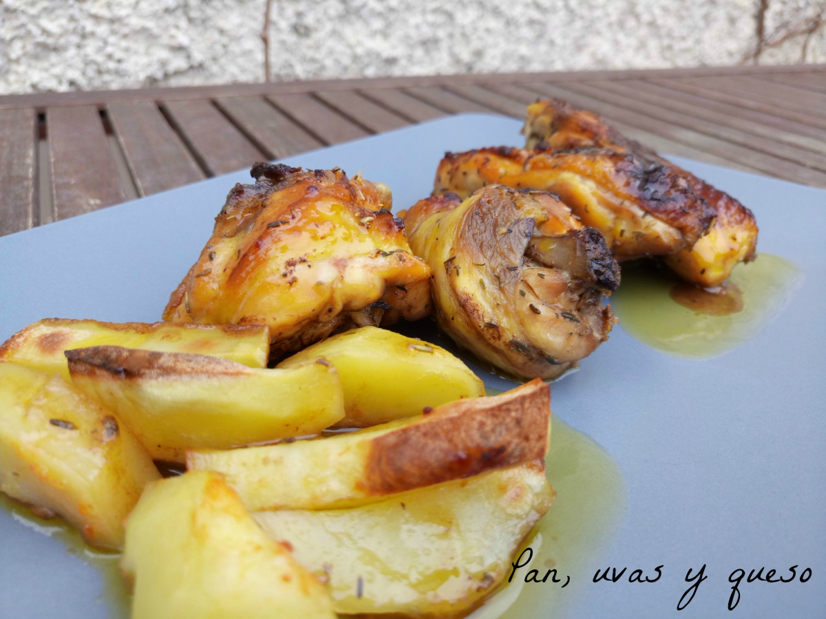 Pollo rustido al Pedro Ximénez - Pan, uvas y queso