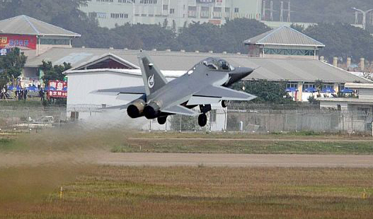 Chinese L-15 Supersonic Lead-in Fighter Trainer (LIFT) | Chinese ...