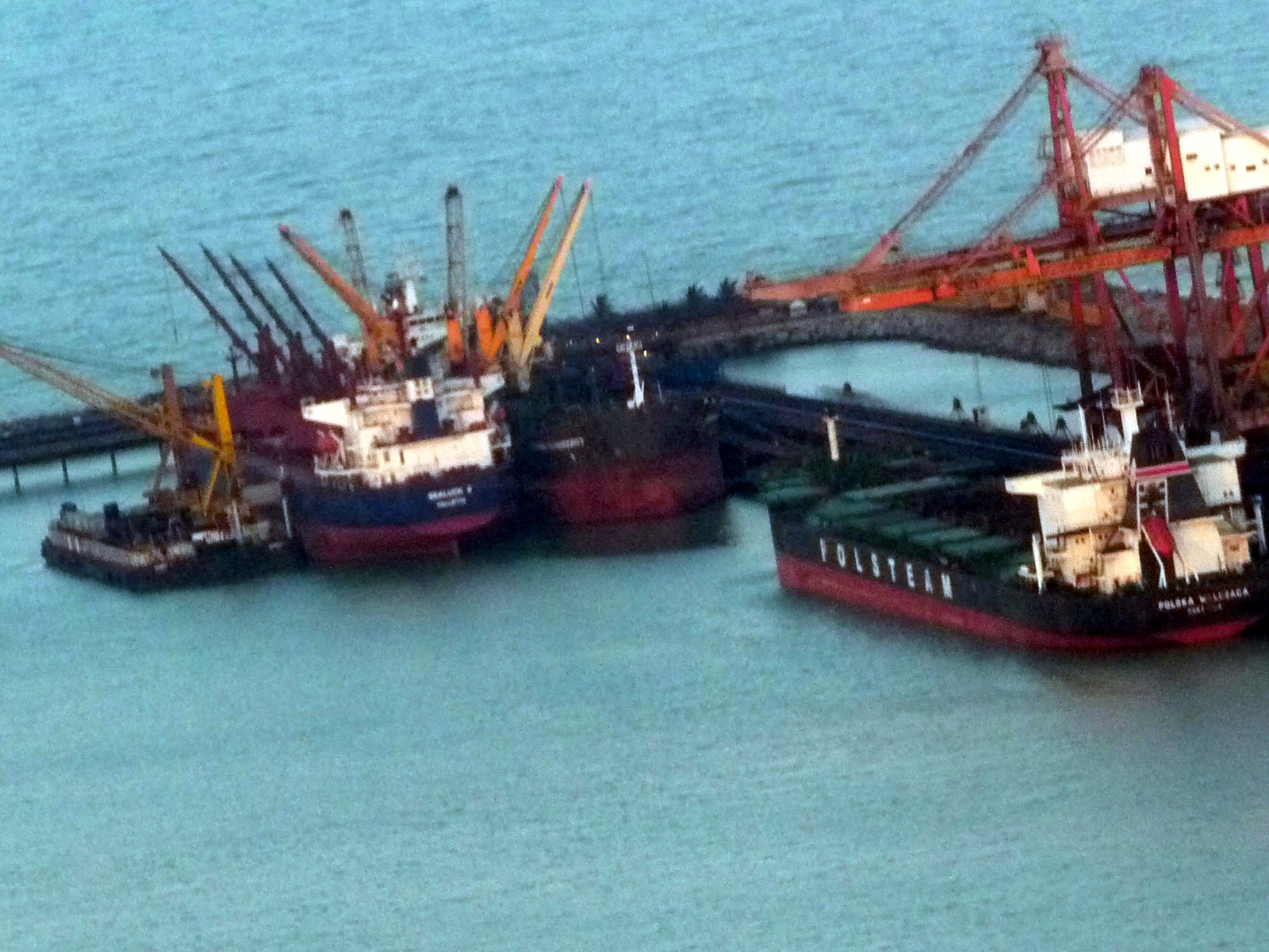 Ships calls Vitoria: Aerial view - Port of Tubarão & complex