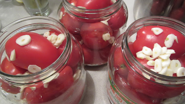 Effortnesslessly: Whole Tomatoes Fermented in a Brine