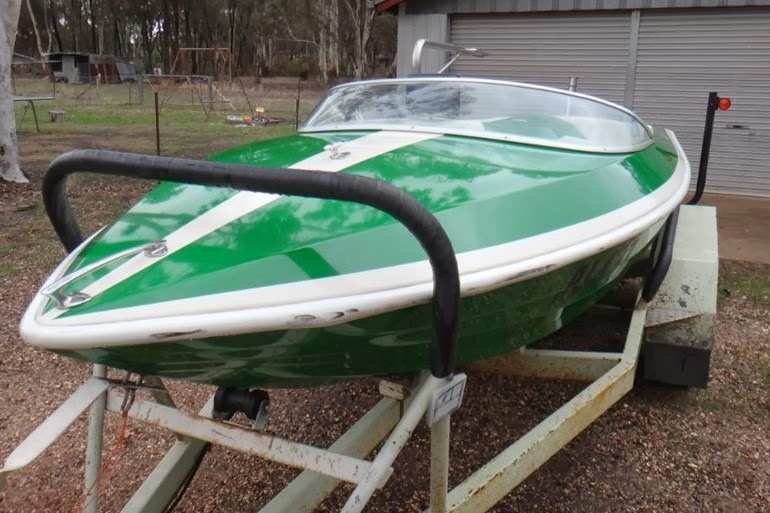 AUSSIE SKIBOATS: random; FLIGHTCRAFT PHANTOM