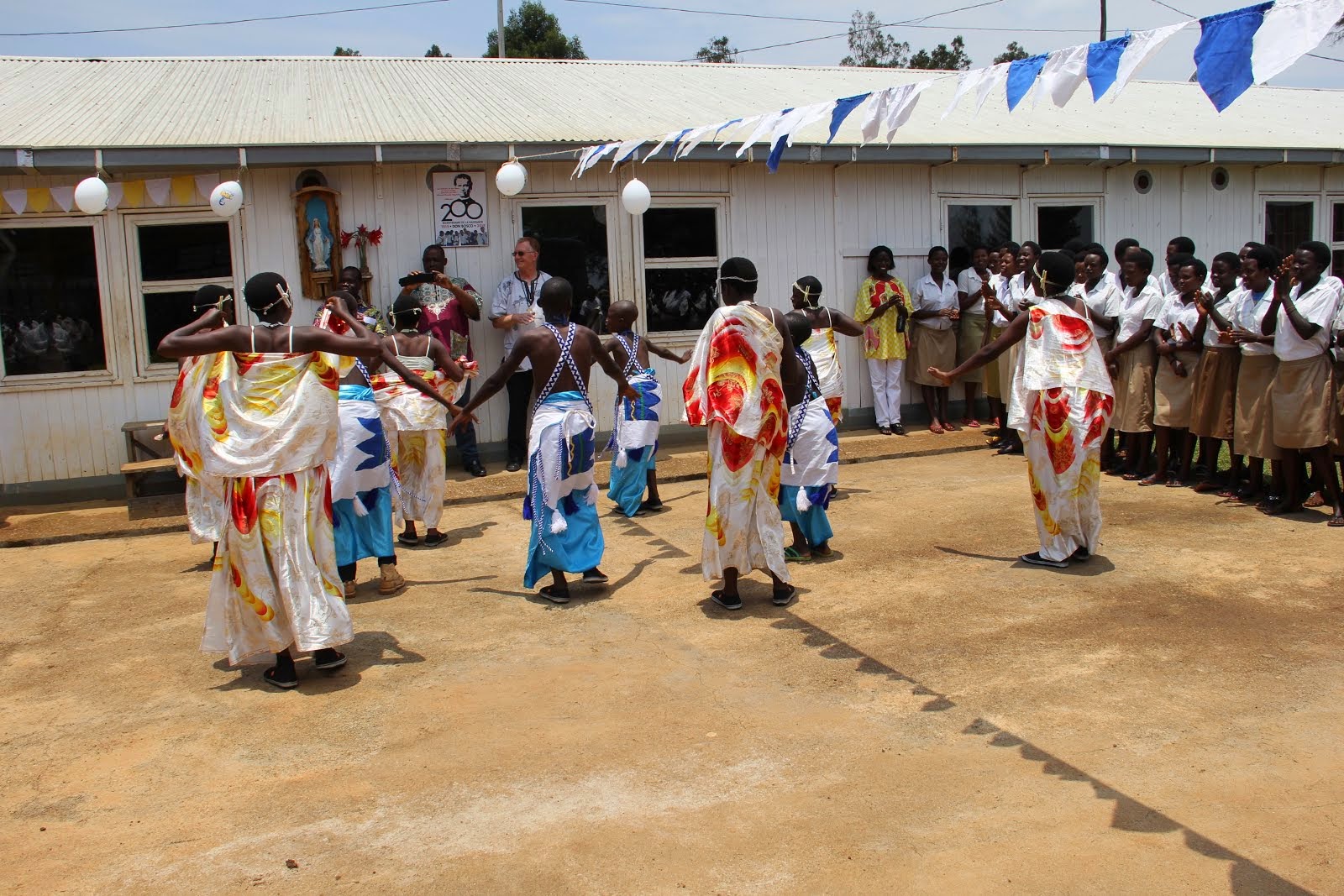 Bikira Mariya: LA VISITE DU PERE AMERICO RAUL A RANGO/BUTARE