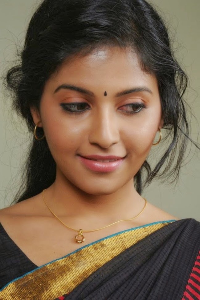 Anjali Beautiful Saree photos images HD Wallpapers Download