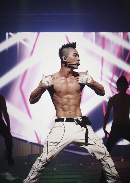 My Favourite BigBang Style - TaeYang Six Pack Abs