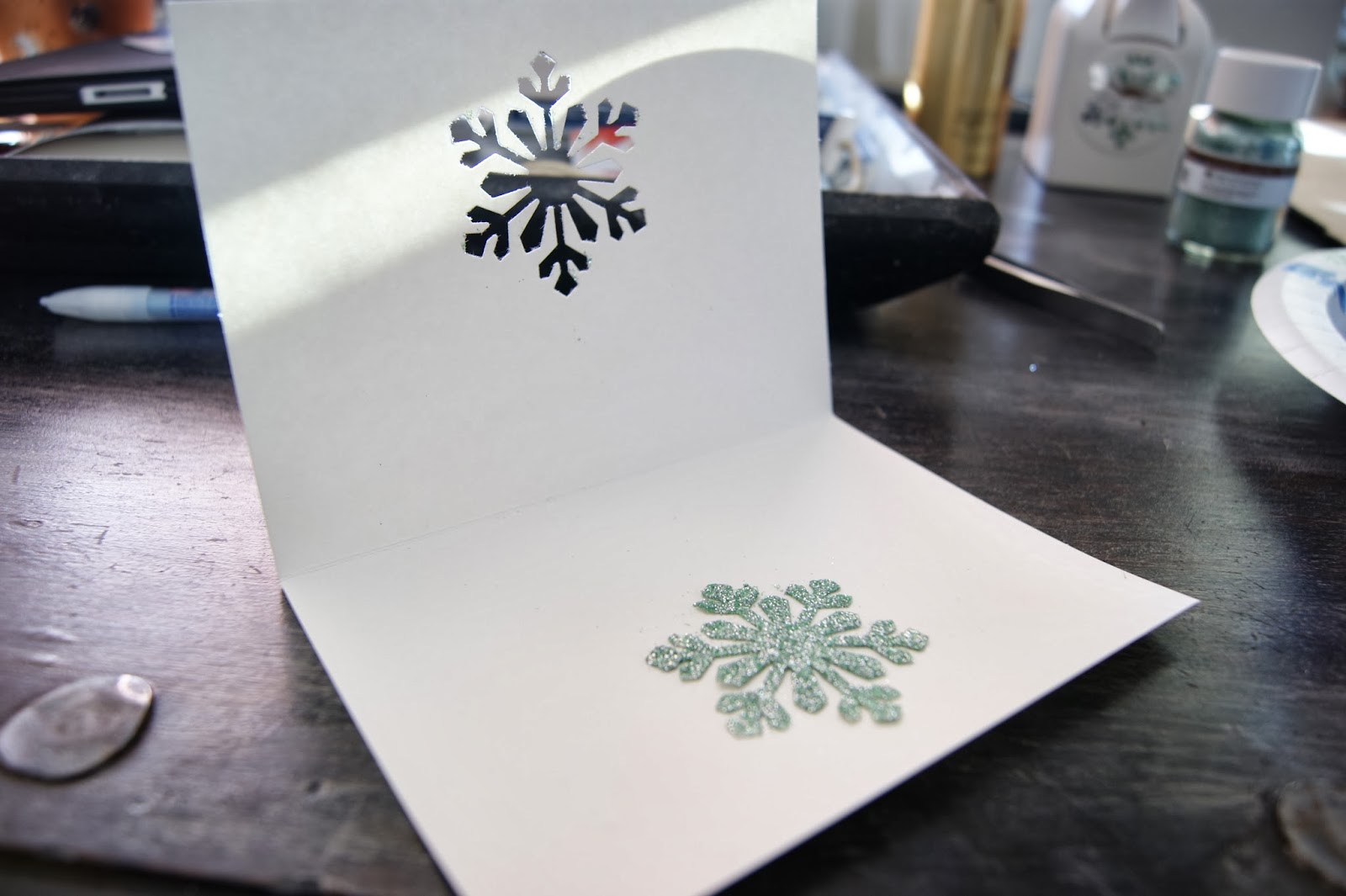 Sorella Style: DIY: Glittery Snowflake Note Cards