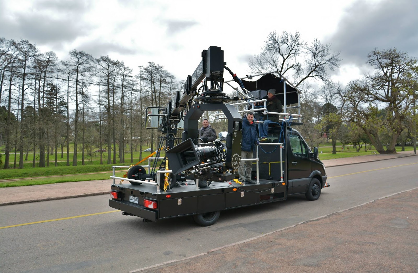 ALEJANDRO NOYA - KEY GRIP: CAMARA CARS - CAMERA CARS