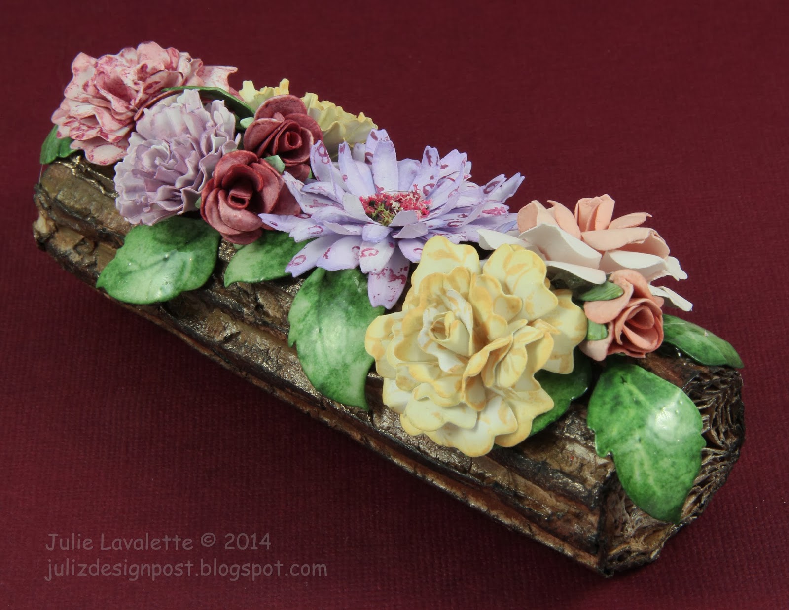 Juliz Design Post : Flowers On A Log