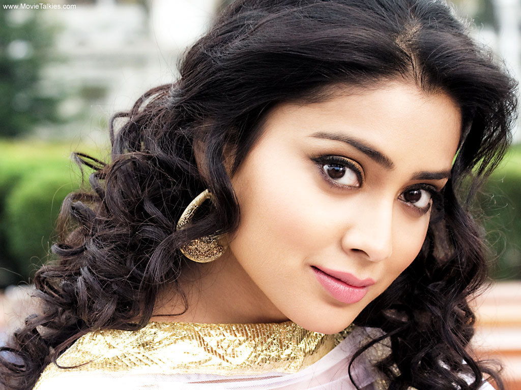 latest tamil actress wallpaper: Shreya