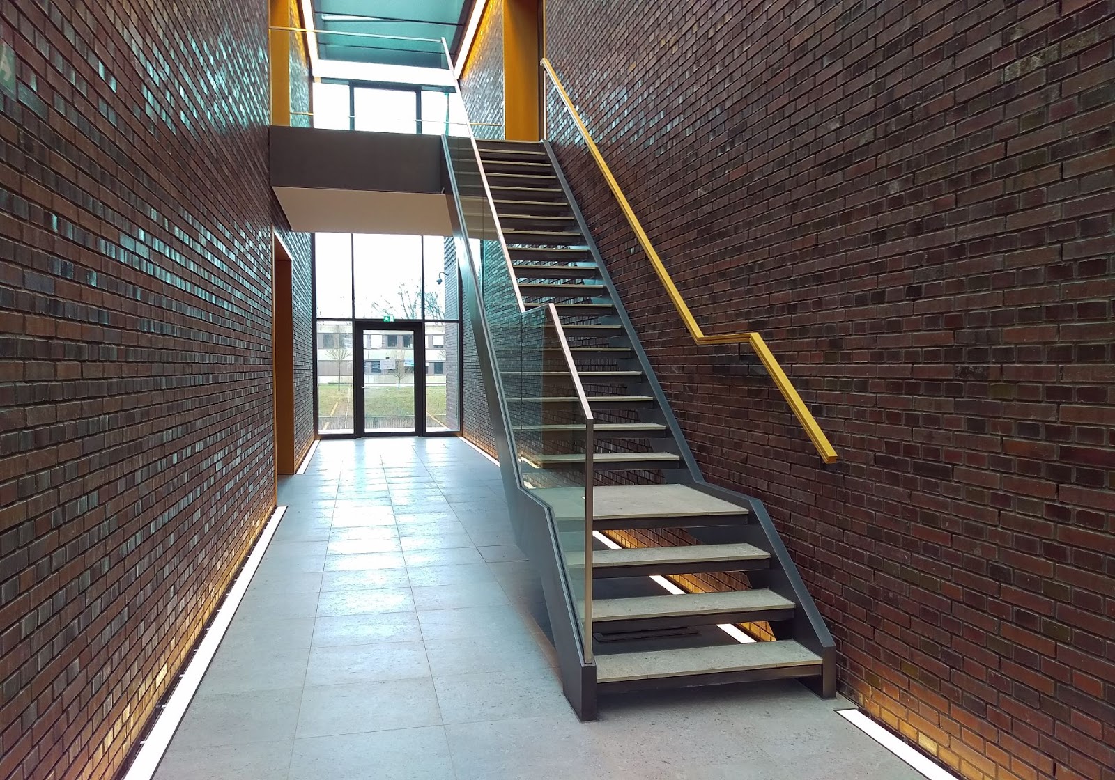 FRÖBEL METALLBAU : Ganzglasgeländer Treppe Podest