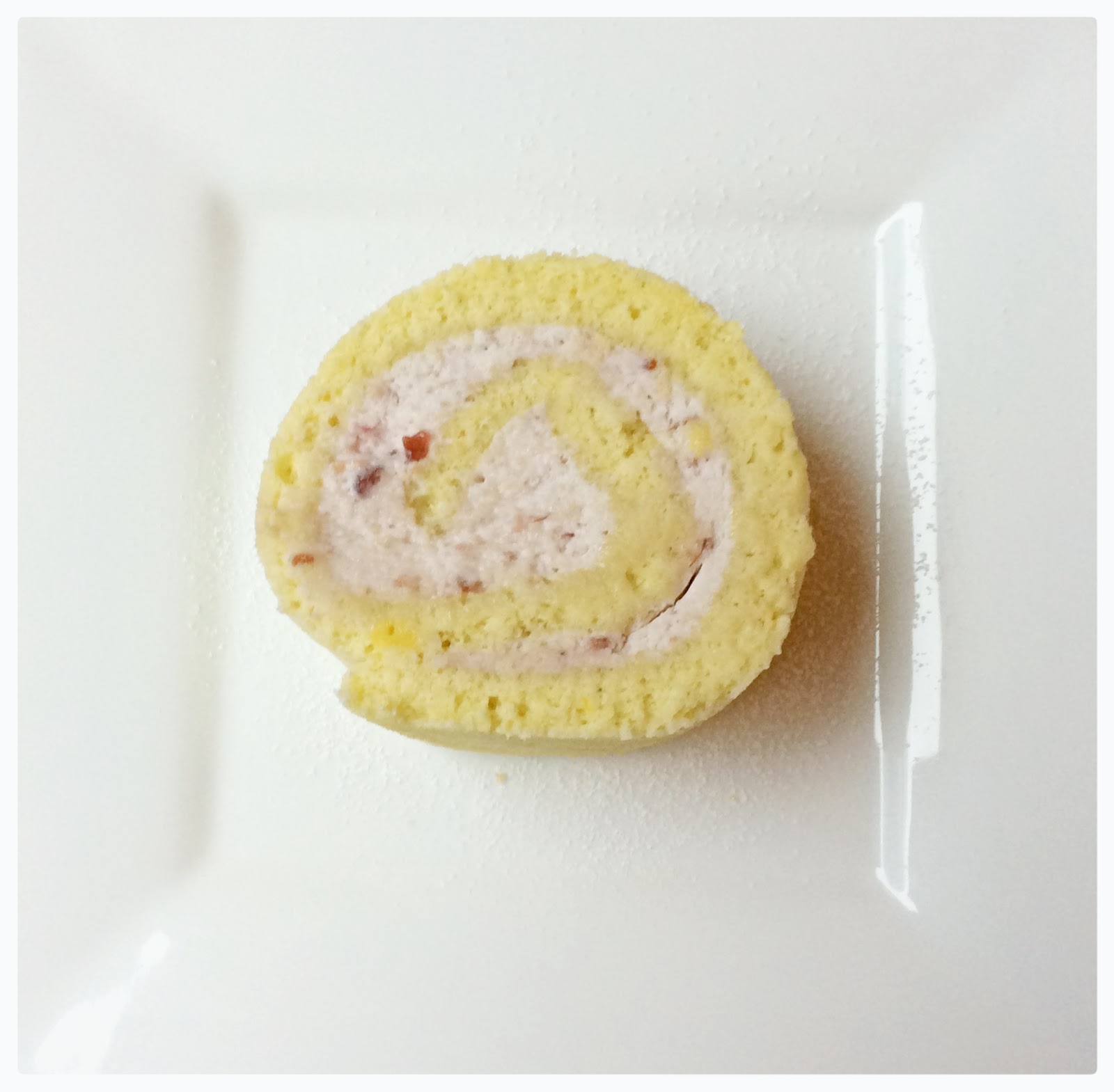 little miss sweetie: Vanilla Cake Roll with Raspberry Mascarpone Cream