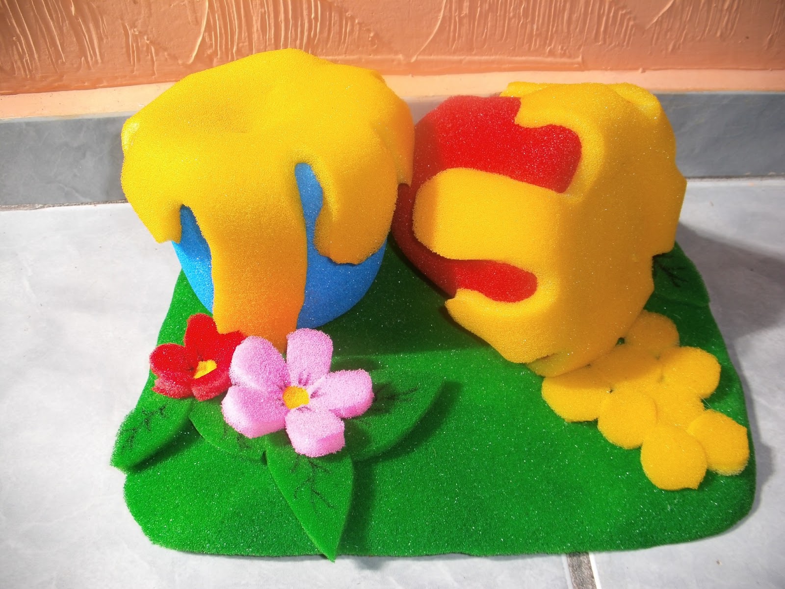 LÉO ESPUMA: ÁRVORE, COLMEIA E POTES DO POOH EM ESPUMA