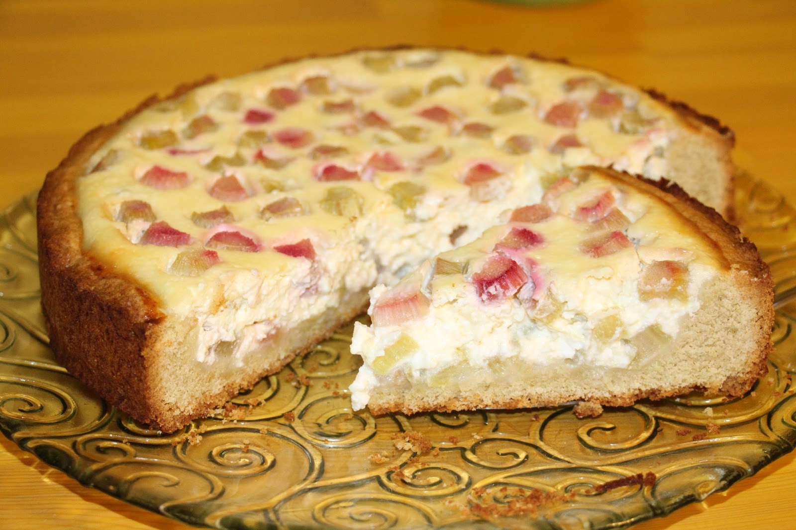 Liilia Kokkamised: RABARBERIKOOK HAPUKOORE & KOHUPIIMAGA