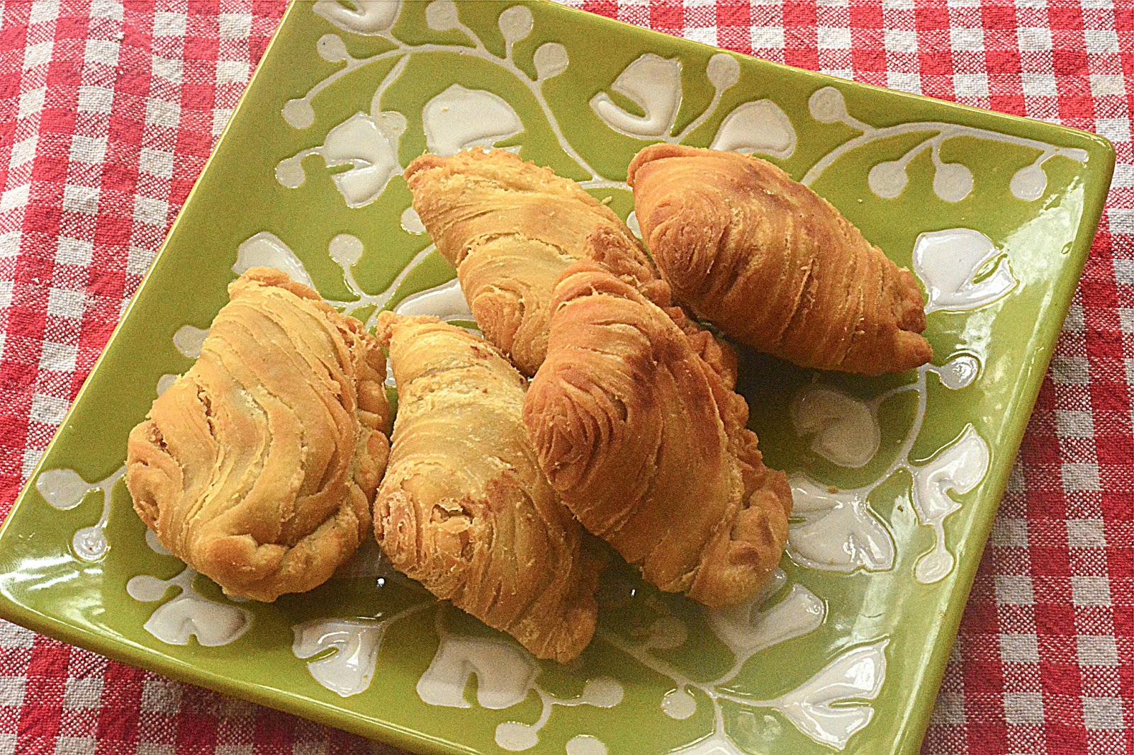 nodesserts: Flaky, Spiral Curry Puffs @ Karipap Pusing