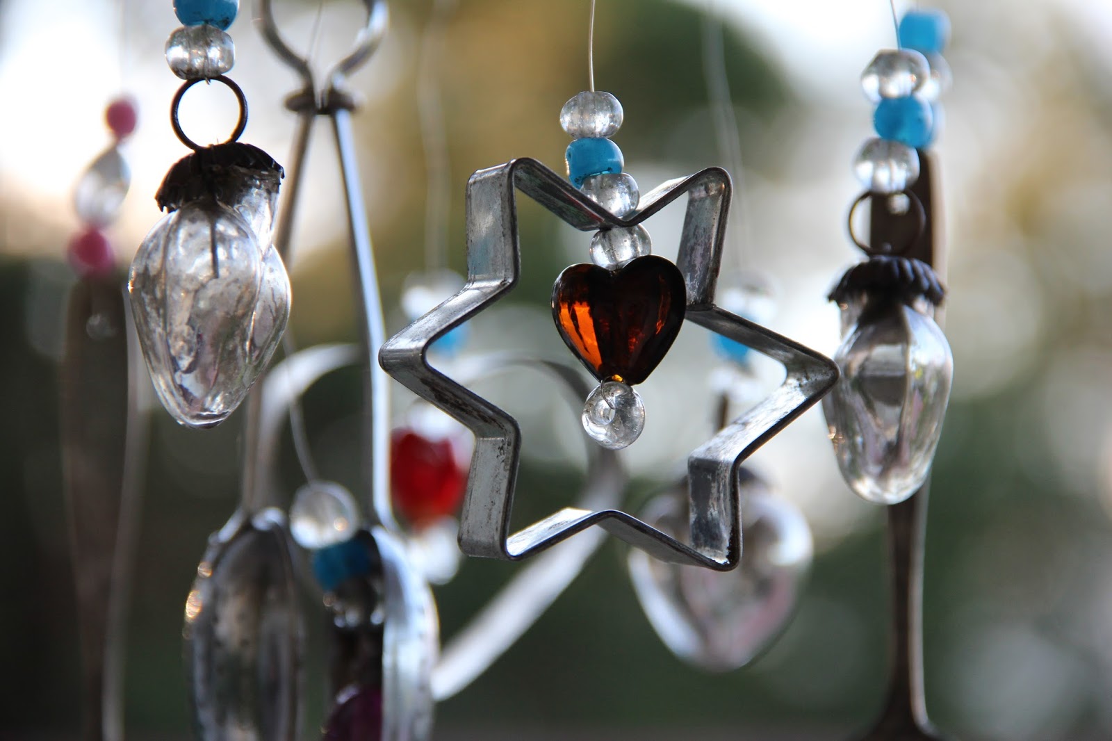 Tuulenpesän poikasia: Muistojen tuulikello kakkuvuoasta