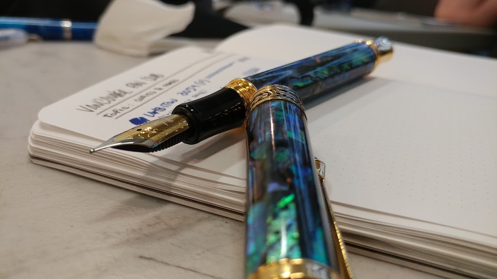 Vancouver Pen Club: September meeting pics---part 3!