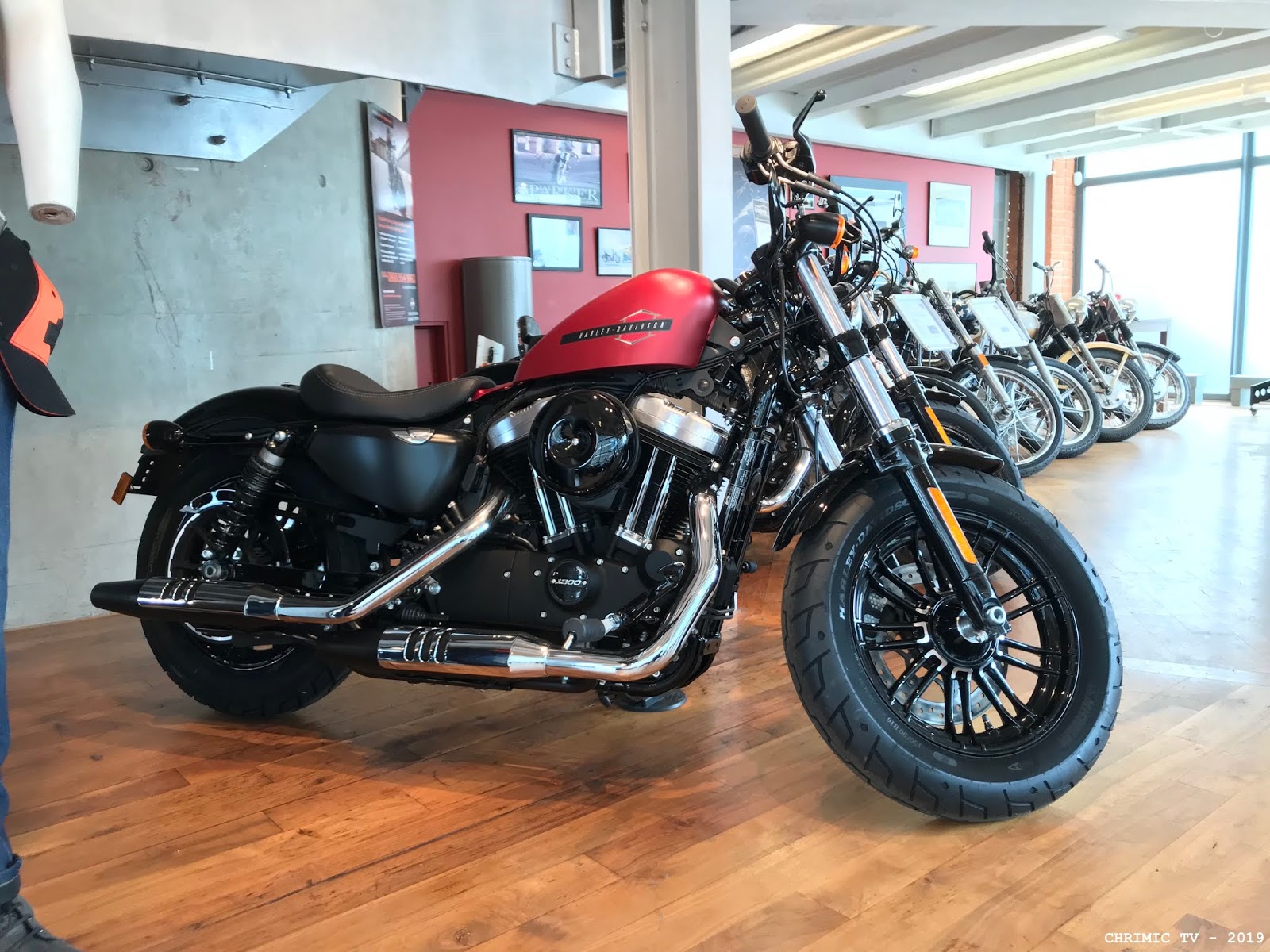 DUECILINDRI: HARLEY DAVIDSON WARR'S LONDON FEAT CHRIMIC TV