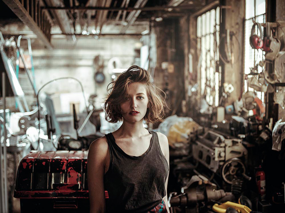 Mercenary Garage : Workshop Girl