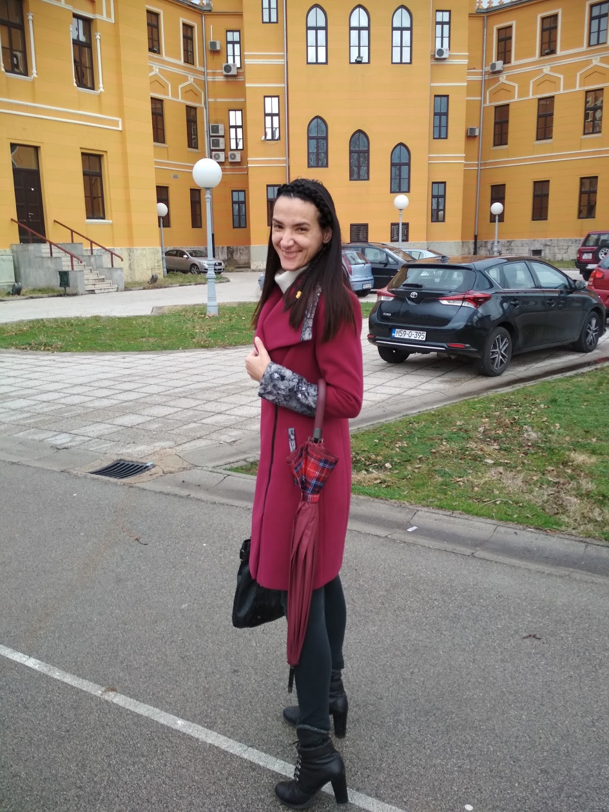 14 WAYS TO STYLE A MAGENTA COAT FOR WINTER