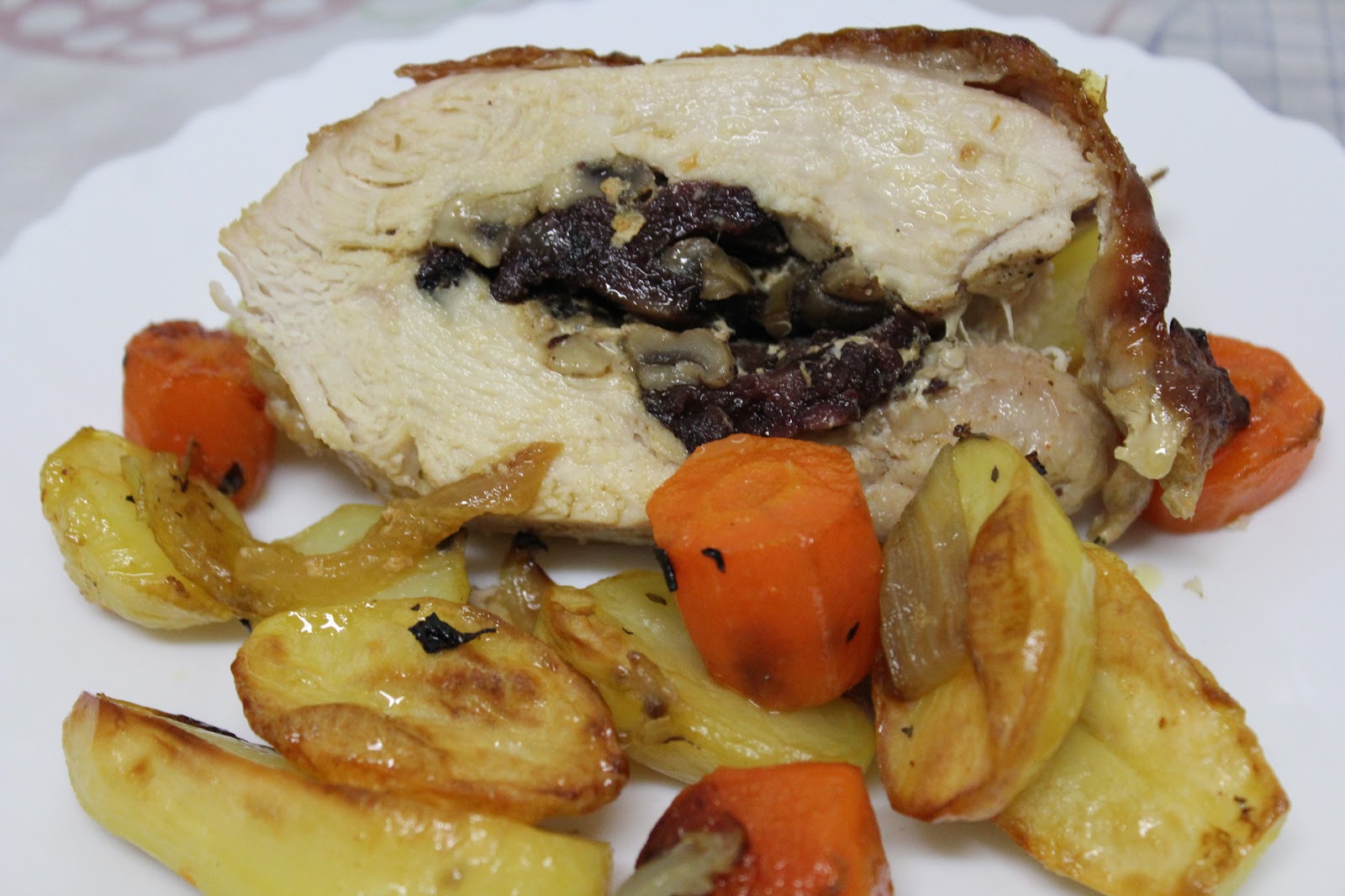 Peito de perú recheado com moira e cogumelos - Baú da Conceição