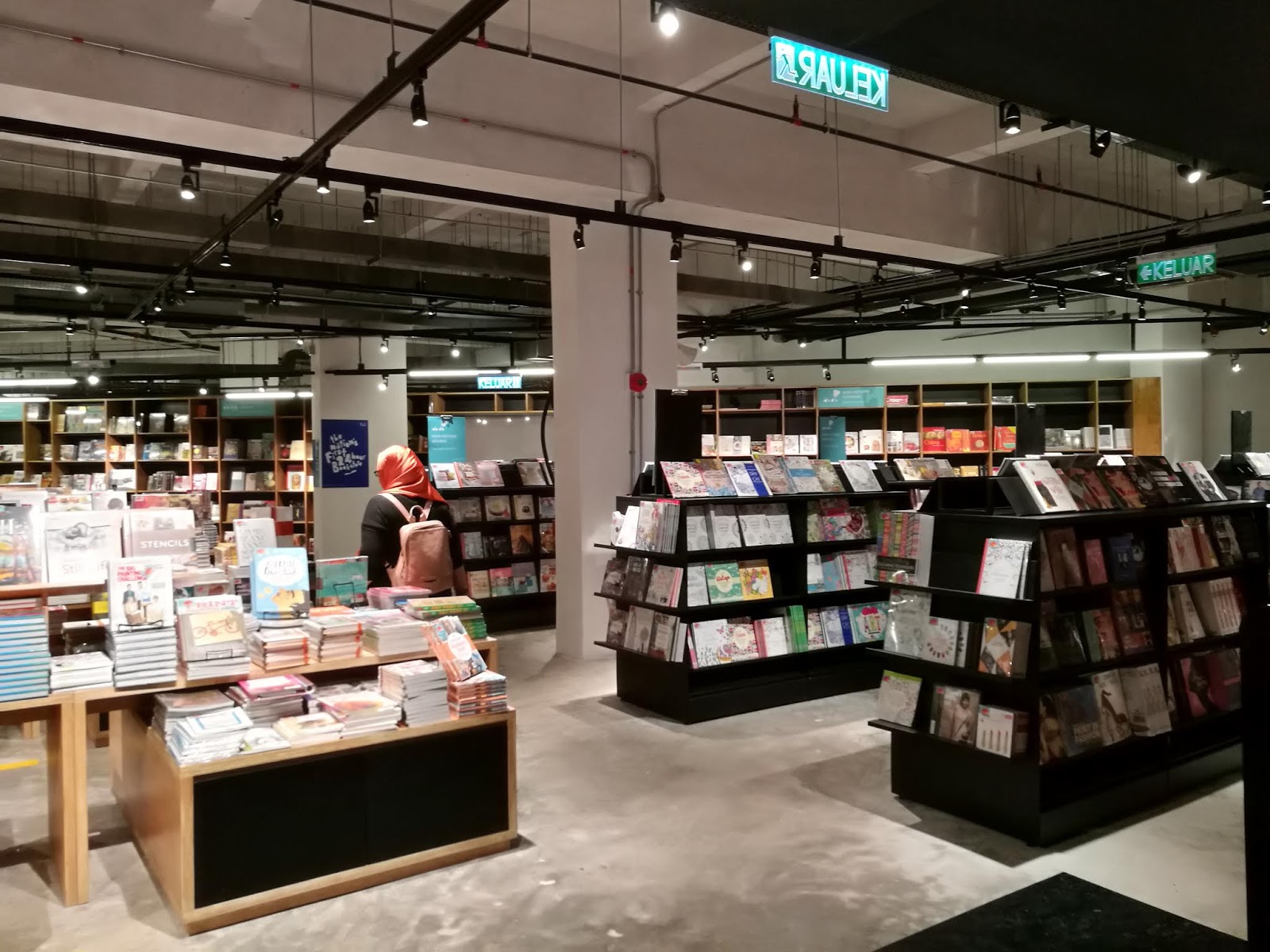 BookXcess Tamarind Square, Cyberjaya. Kedai Buku Pertama di Malaysia ...