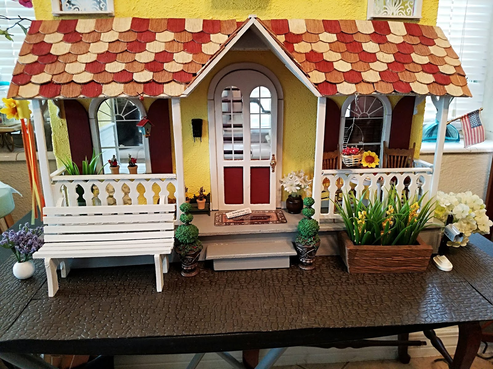 Mini - Shack: Ready for occupancy! Meet The Arthur...