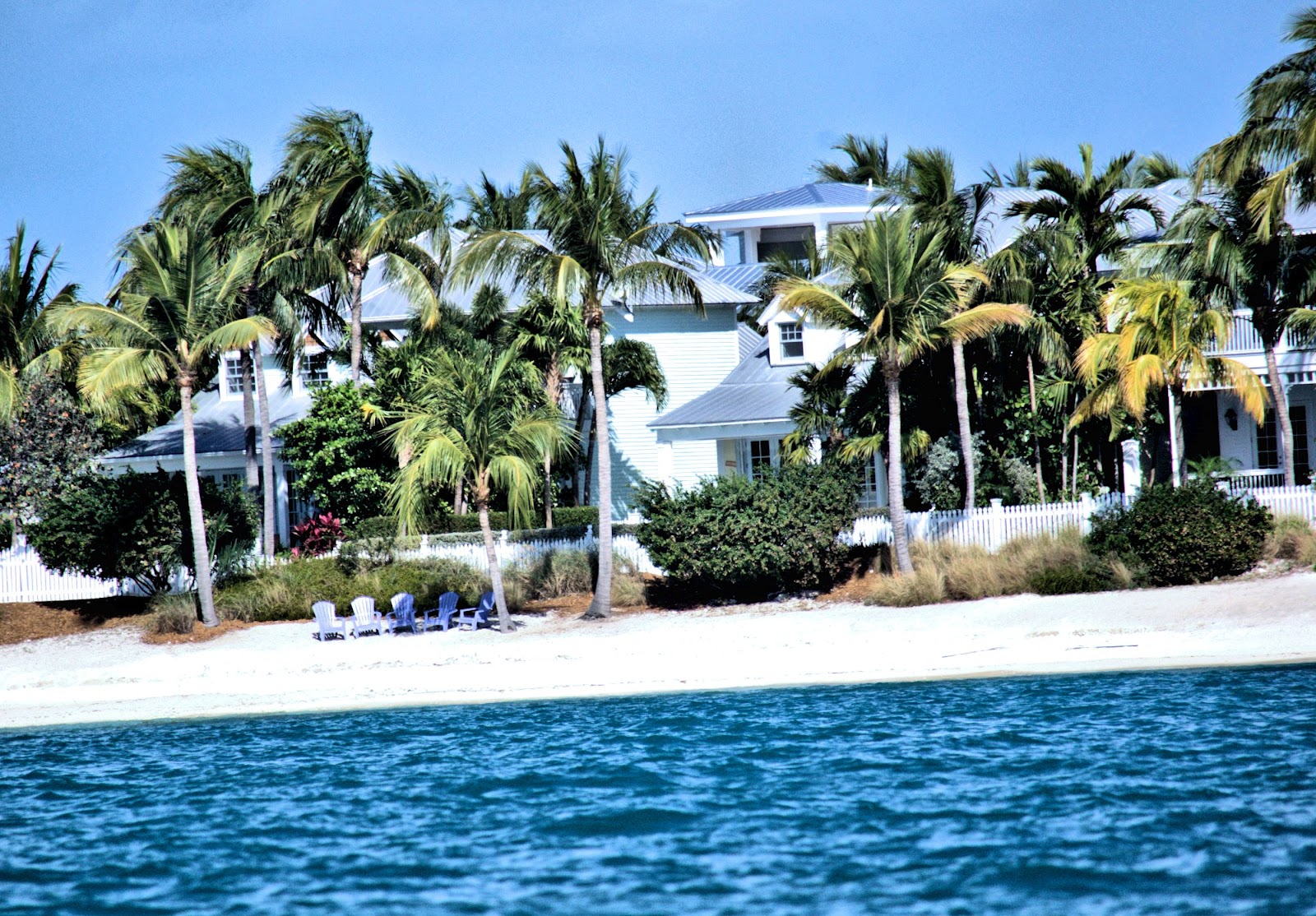 Bahama Bob's Rumstyles: Sunset Key Living