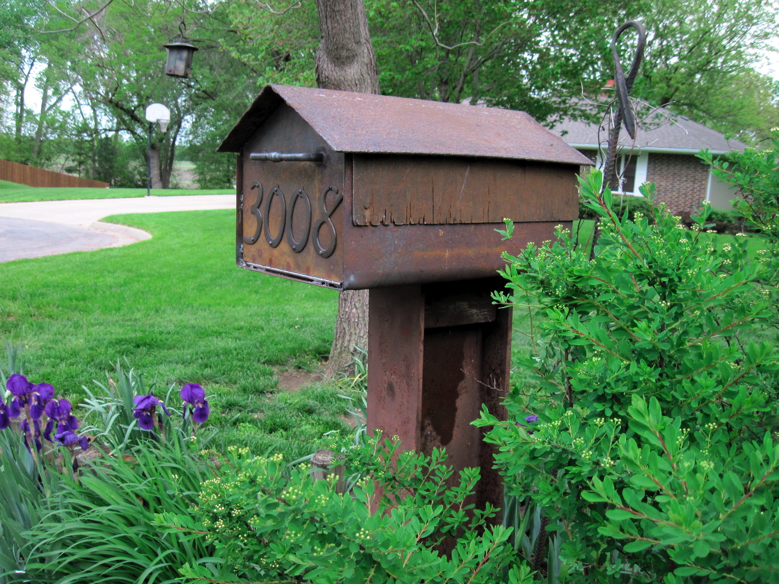 Persimmon Forge: Professional Blacksmithing: The Covered Bridge Mailbox