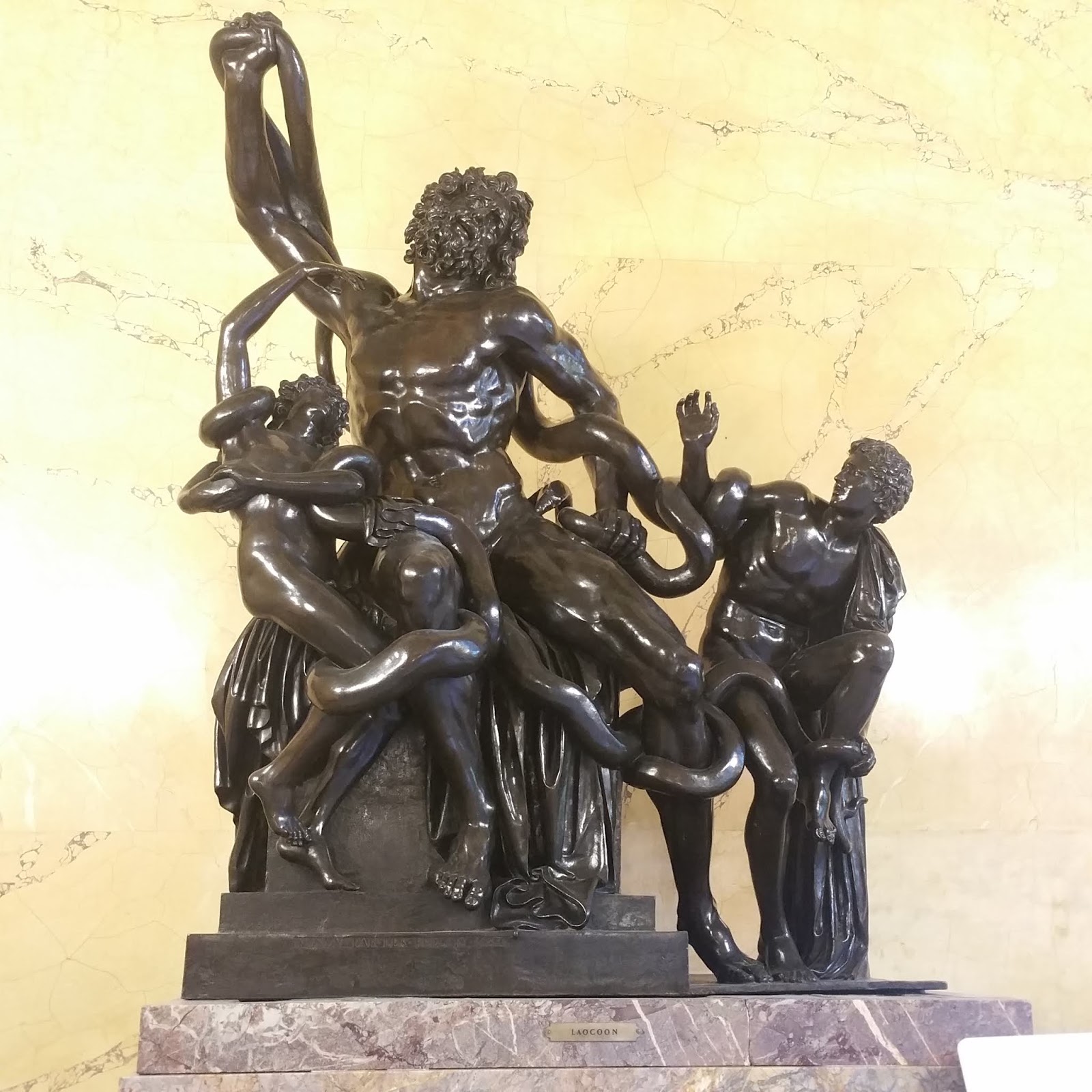 Au Palais Bourbon: Le Laocoon