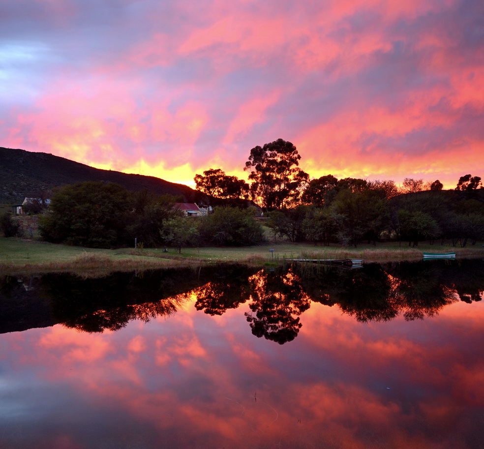 Alam Mengembang Jadi Guru: Awan Merah Jambu (Pink Clouds)