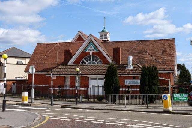 AHMADIYYA MOSQUE: Baitus Subhan Mosque - Croydon, UK