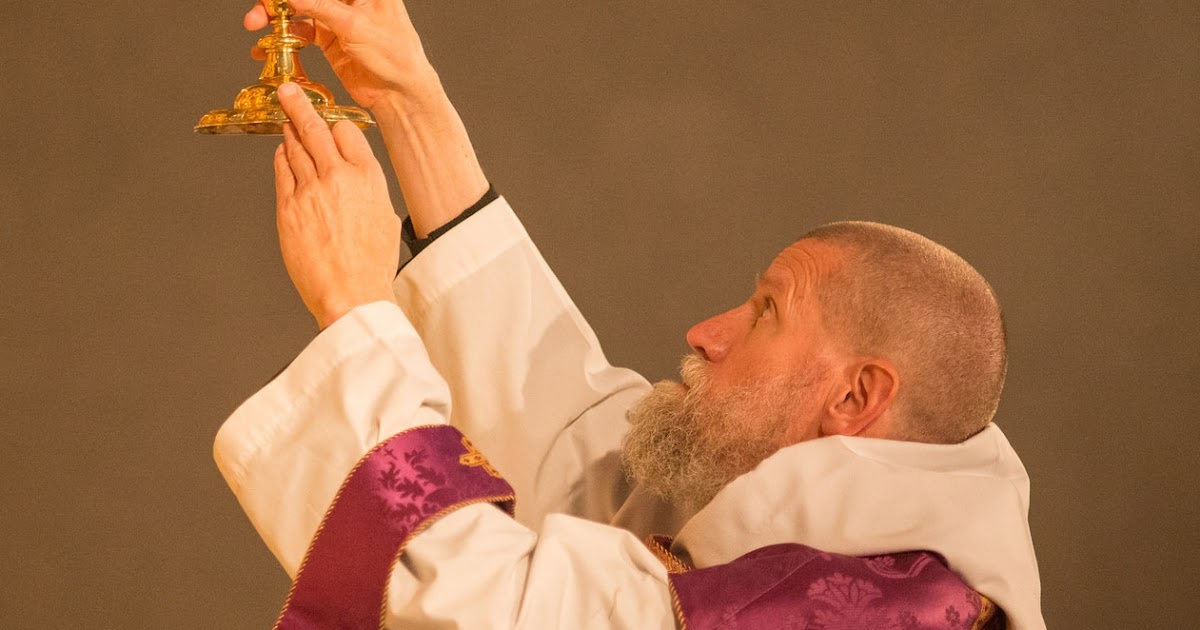 New Liturgical Movement: “The Fingers that Hold God”: The Priestly ...