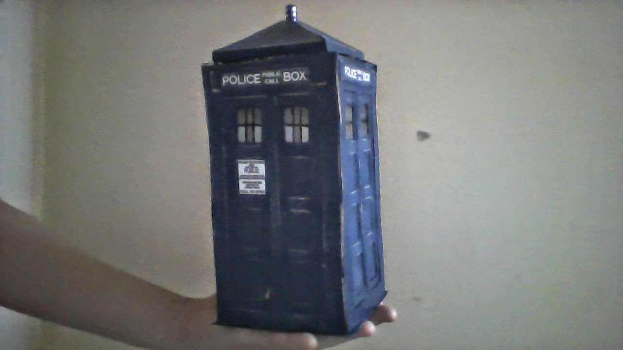 Doctor Who and Other Geeky Things!: Make a Cardboard TARDIS!