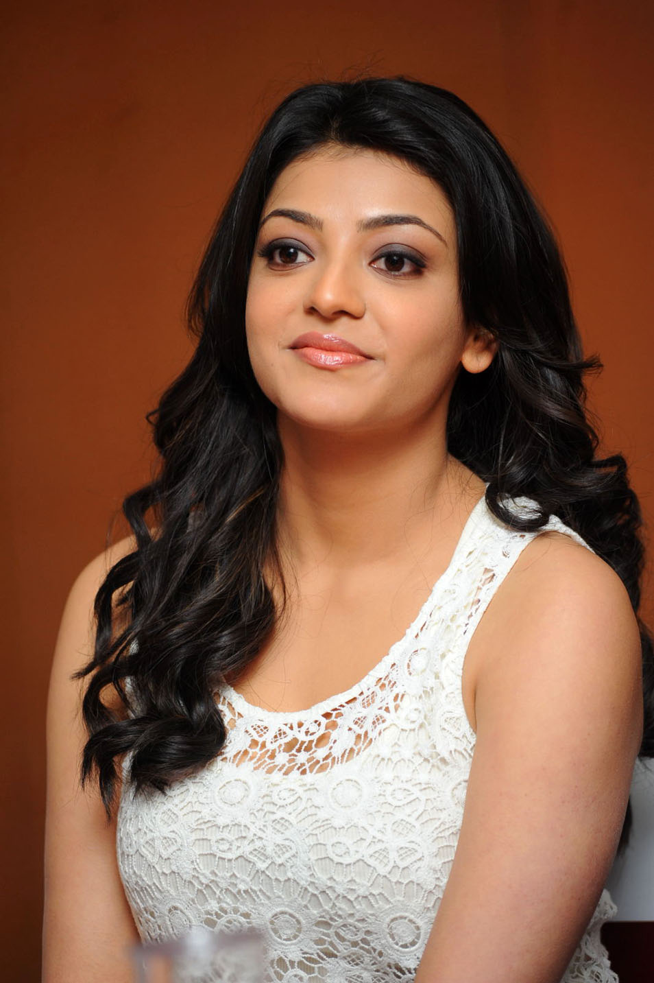 HOT AND SPICY IMAGES: Kajal Agarwal Beautiful Photo Stills At Surya ...
