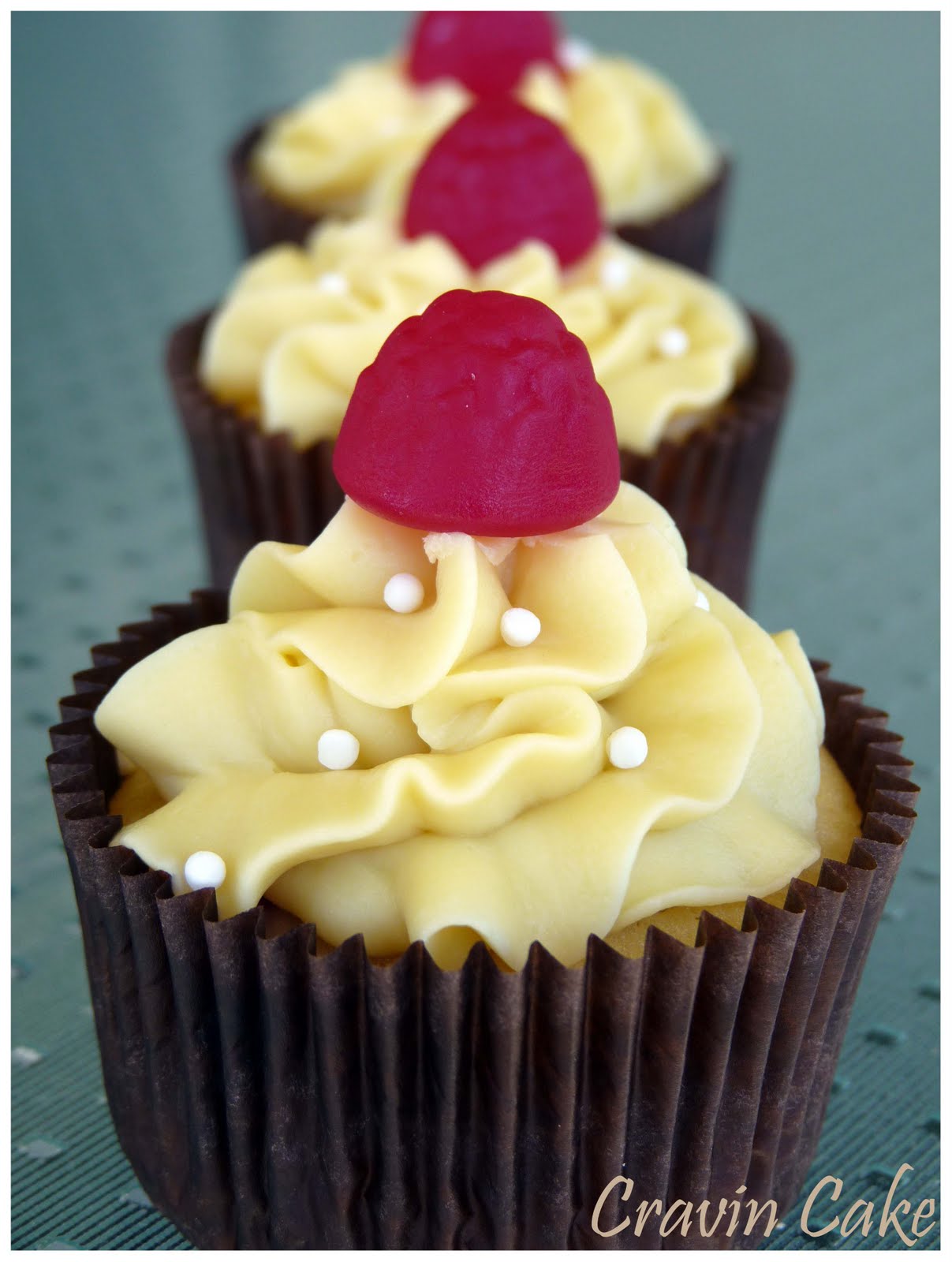 Cravin Cake: White Chocolate & Raspberry Cupcakes