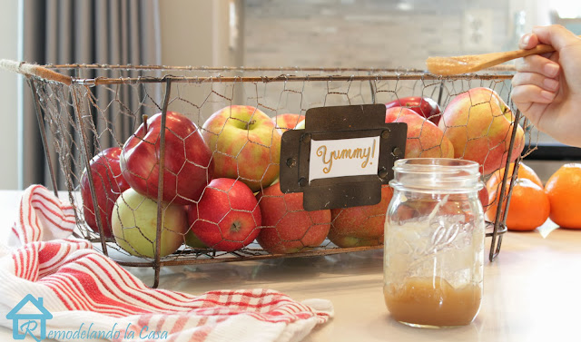 A Wire Basket Full of Apples - Remodelando la Casa