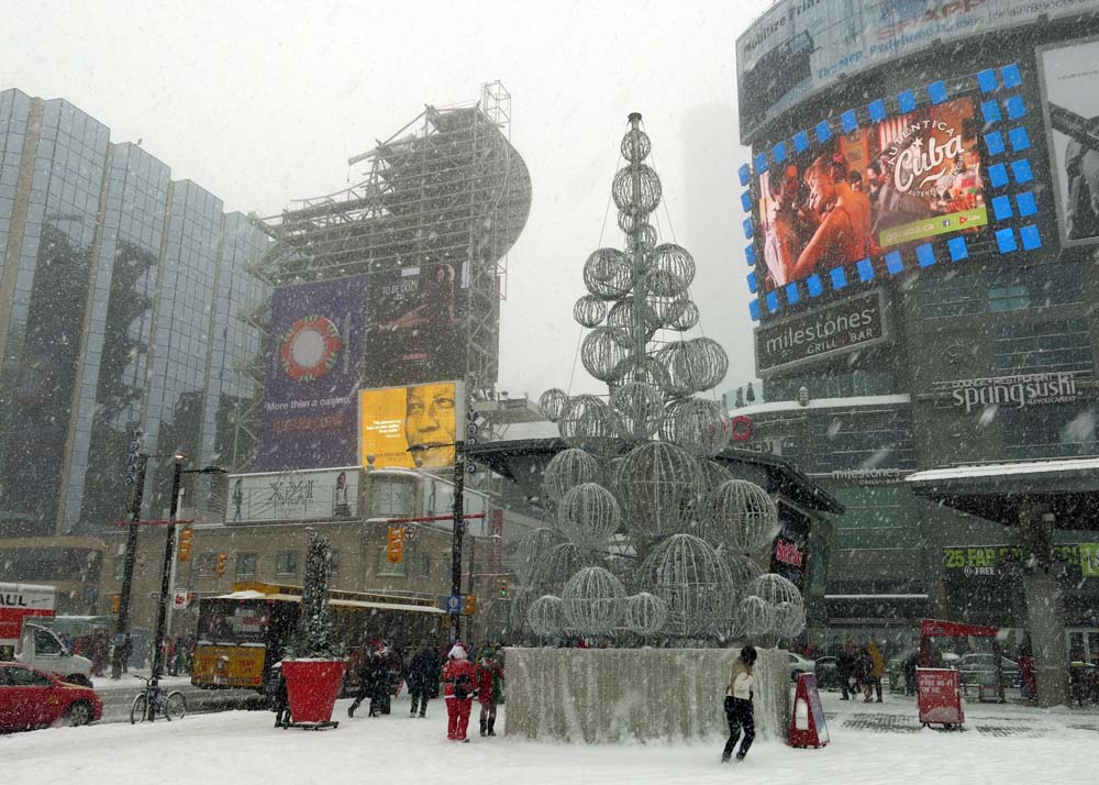 Toronto Grand Prix Tourist - A Toronto Blog: Winter wonderland at Yonge ...
