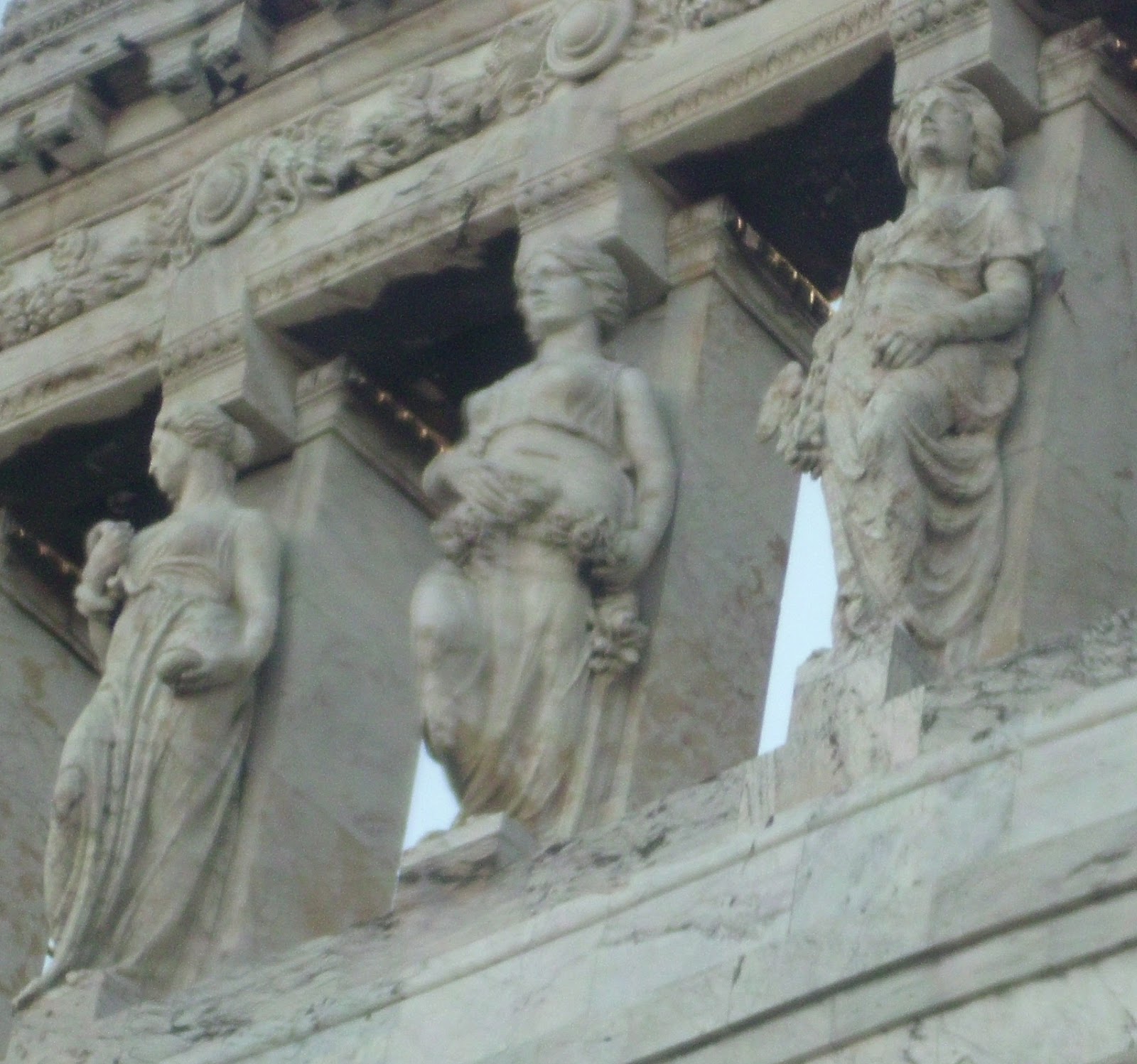 Las Cariátides | HISTORIA del ARTE