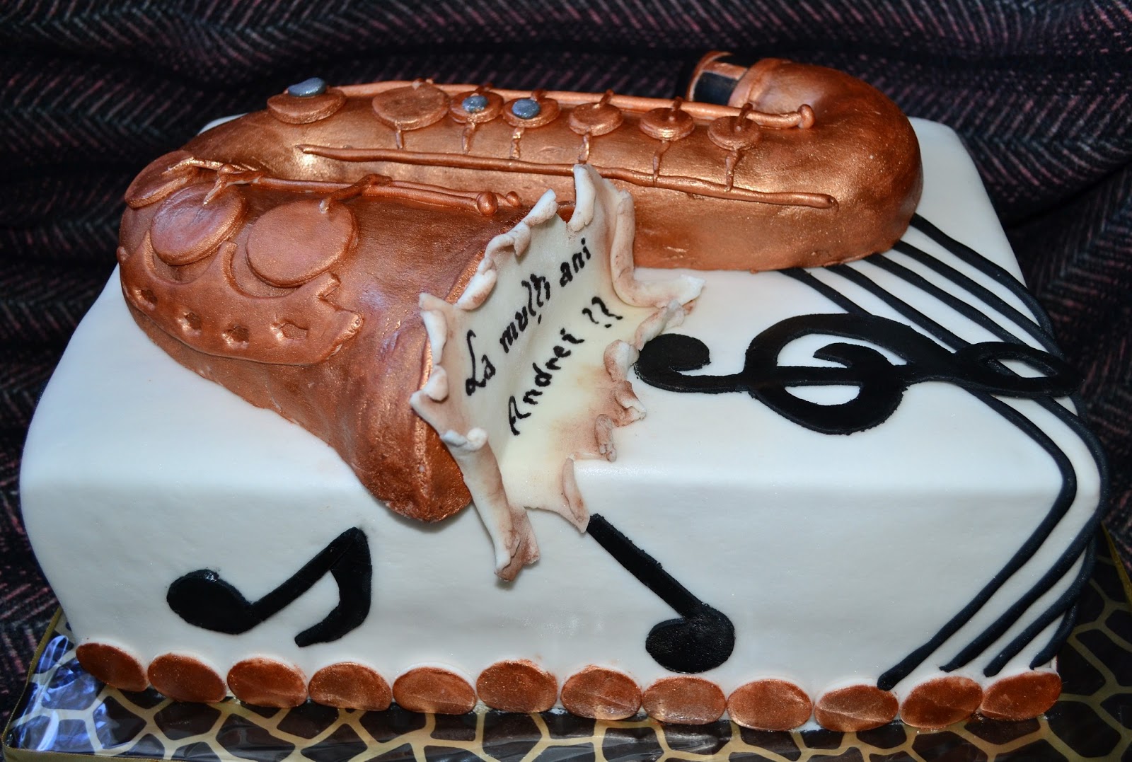 Bucataria Alynusei: Tort saxofon