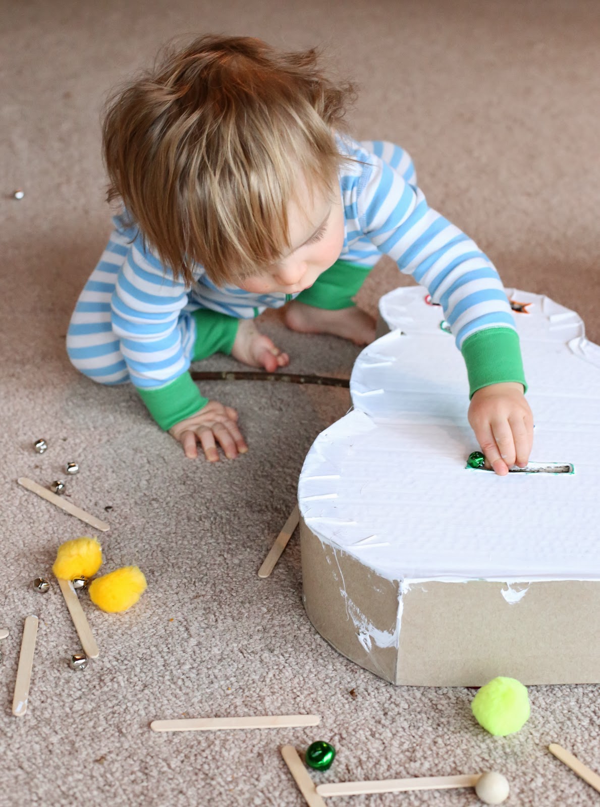 DIY Toddler Toy: Snowman Drop Box