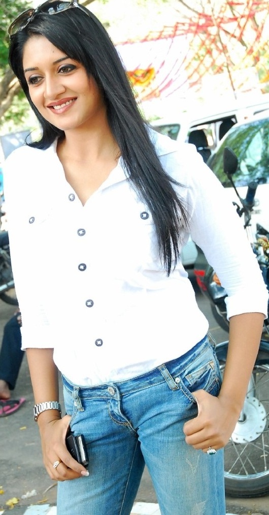 Hot and Spicy Celebrities: South Indian Actress Vimala Raman in Jeans