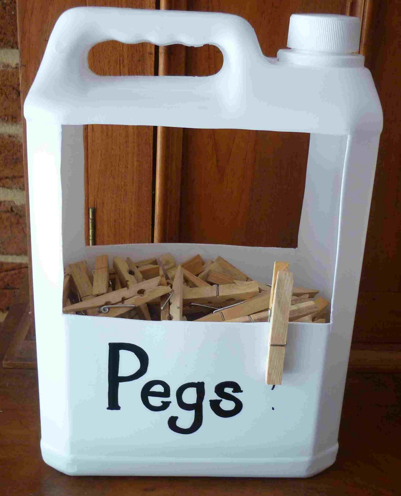 Simpleliving: Clothes Peg Carrier