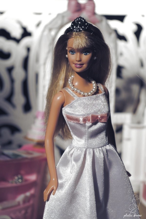 Plastic Dreams Dolls :: Barbie et miniatures: Bridal Boutique Barbie ...