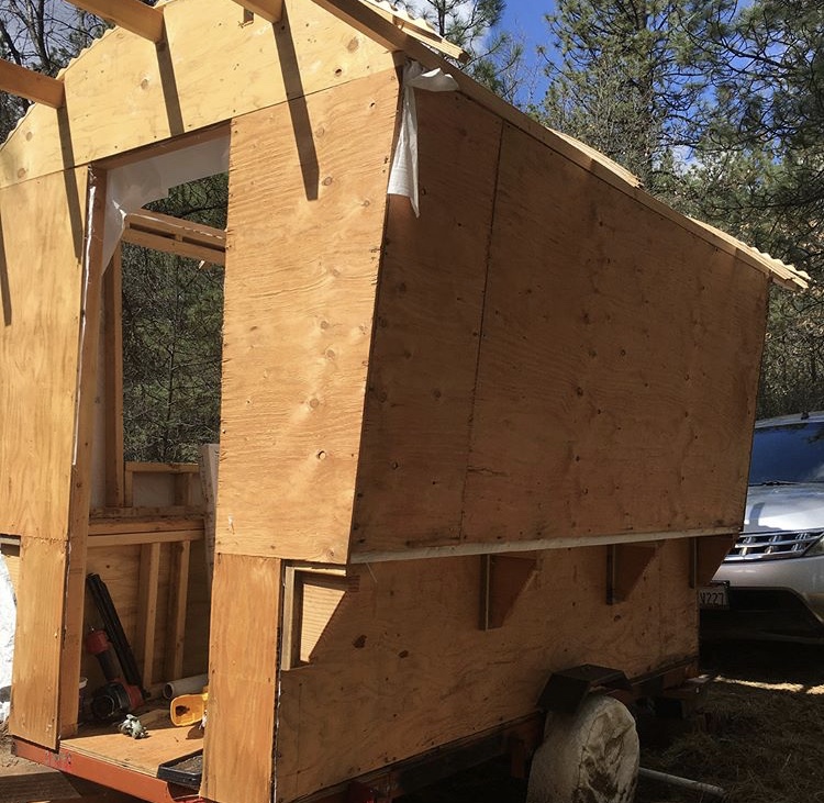 TheMillennialFarmBlog: DIY GYPSY WAGON GLAMPER